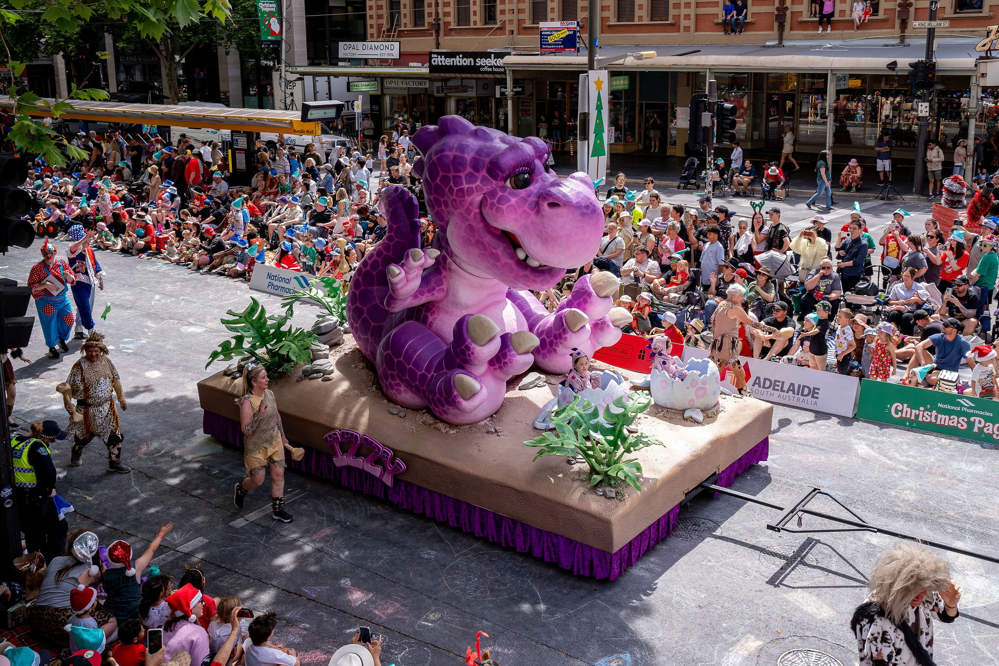 How to survive (and secretly love) the Christmas Pageant as a grown-up ...